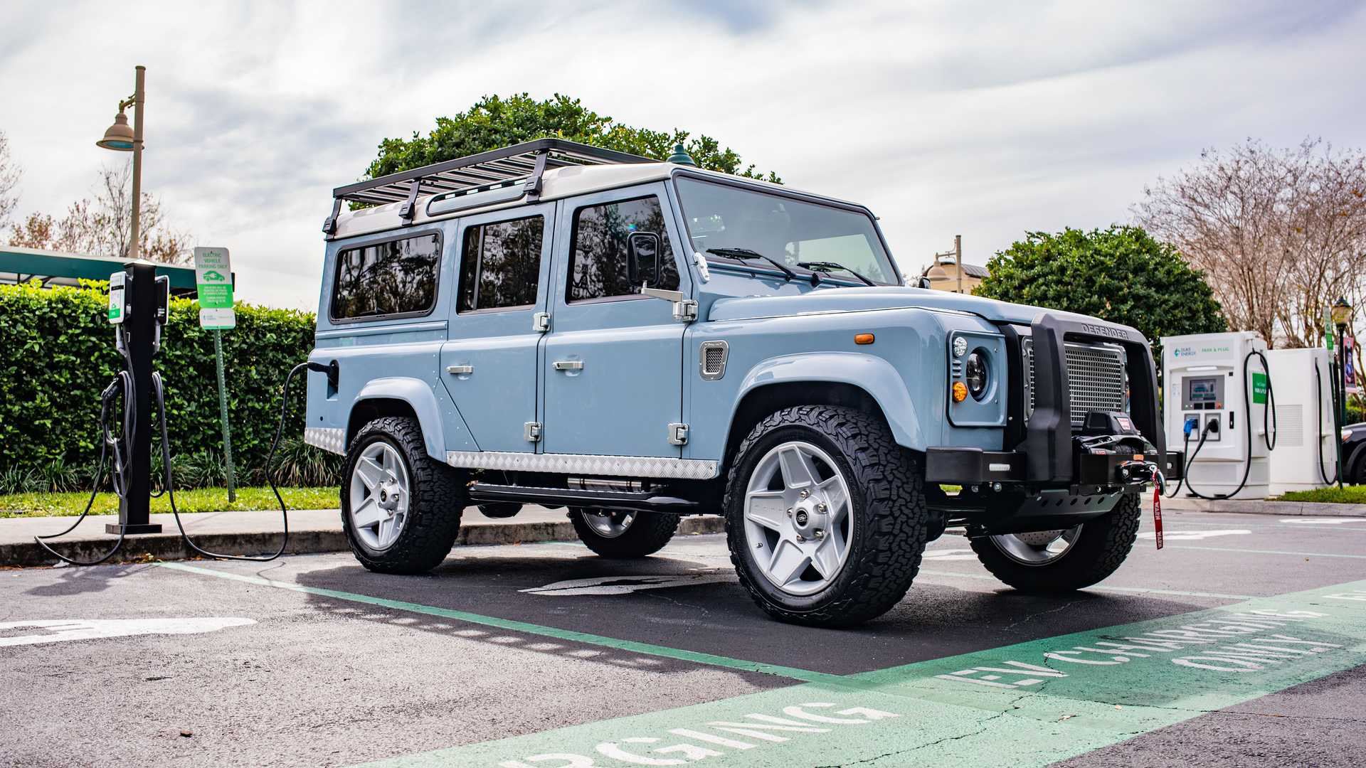 Classic Defender met Tesla power - 4WD Magazine