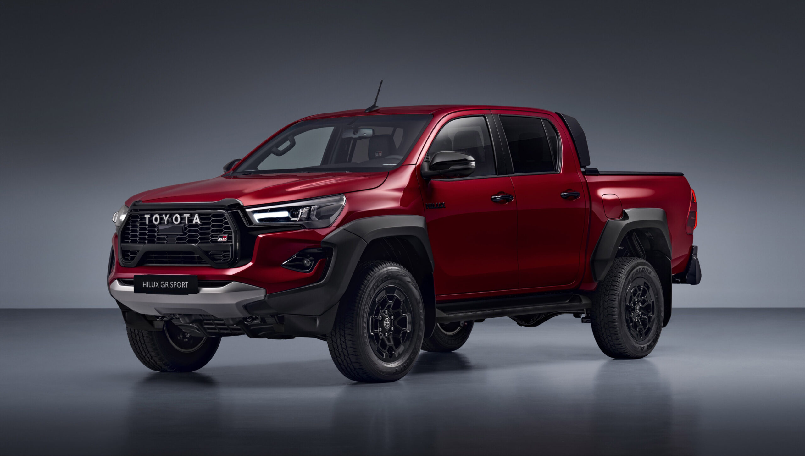 Nieuwe Toyota Hilux GR SPORT II brengt Hilux naar nieuwe hoogten - 4WD ...