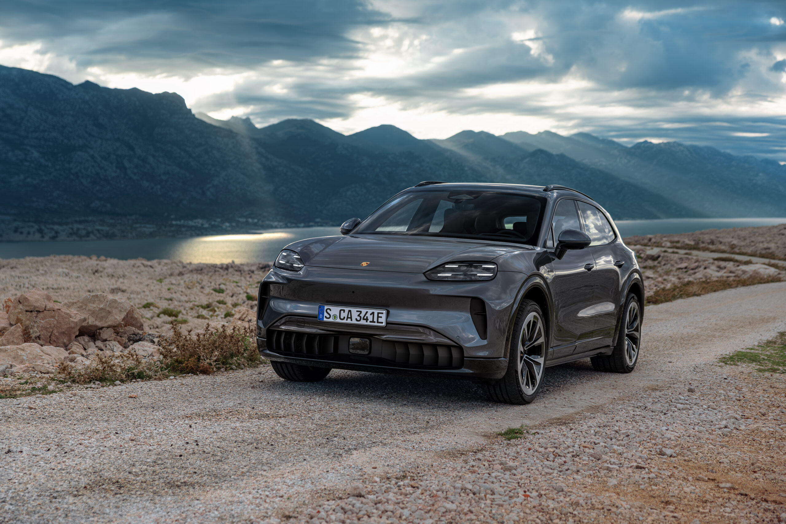 Porsche introduceert nieuwe, volledig elektrische Cayenne en Cayenne ...